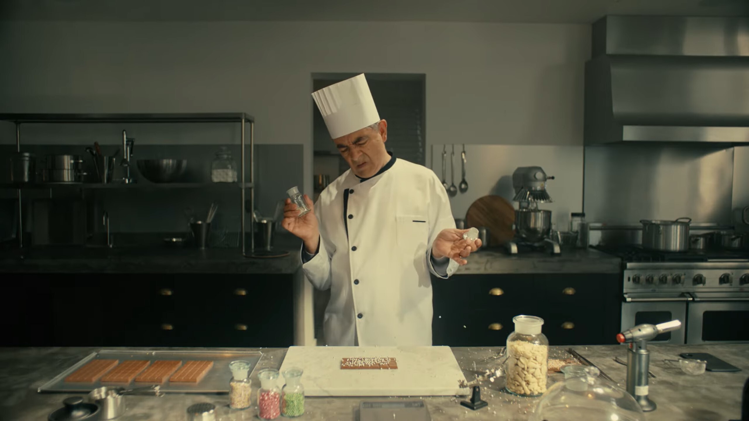 Migros startet Werbeoffensive für Chocolat Frey mit „Mr. Bean“ Rowan ...