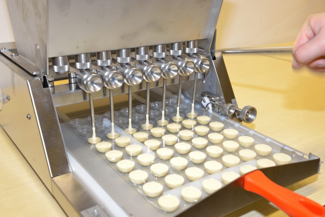 Make hollow truffle shells yourself | sweets processing Archive ...